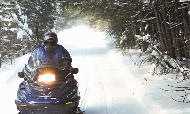 Snowmobiling in Minnesota, USA | SnoRiders